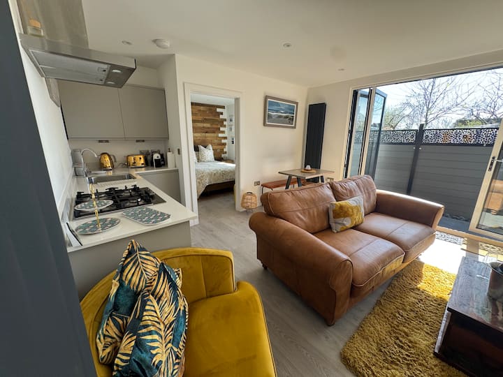 Welcome To Seashell Lodge.
Relax And Unwind. - Emsworth