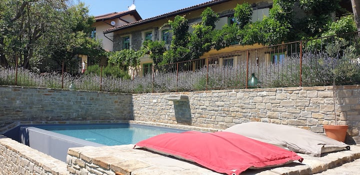 Studio Met Zicht Op Een Middeleeuwse Toren - Merana