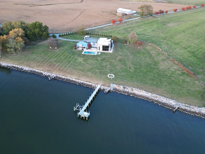 Stunning 9-bedroom Villa On The Chesapeake Bay: Pool, Hot Tub, Boat Dock & Sauna - Maryland