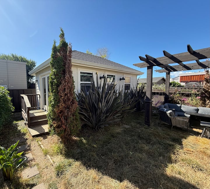 Sunny Newly Constructed 2 Bedroom Home! - Oakland, CA