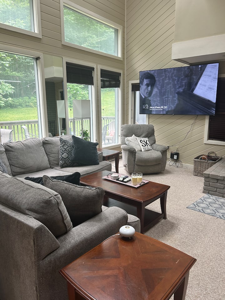 Lodge On The Loop: Pet-friendly, Hot Tub & Sauna - バーモント州