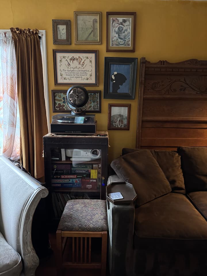 Island Cottage - Tiki Bar, Turntable, Vintage Lps - Alameda, CA