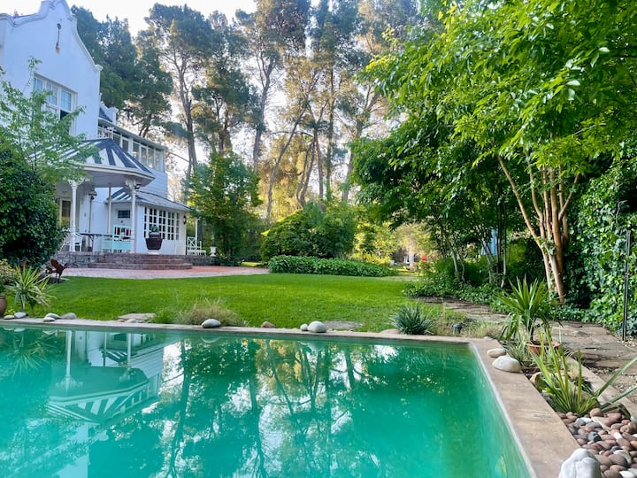 Victorian Garden Cottage - Bloemfontein