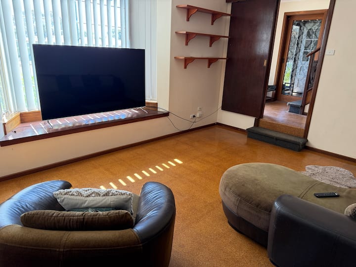 Entire Residential 6/2 Bedroom 2 Storey House - Kalgoorlie - Boulder