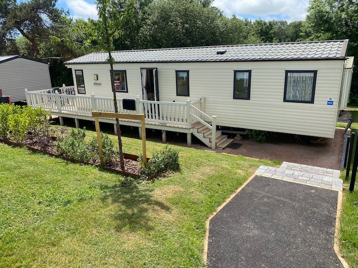 Sandy Toes Perfect Holiday At Hoburne Devon Bay - Paignton