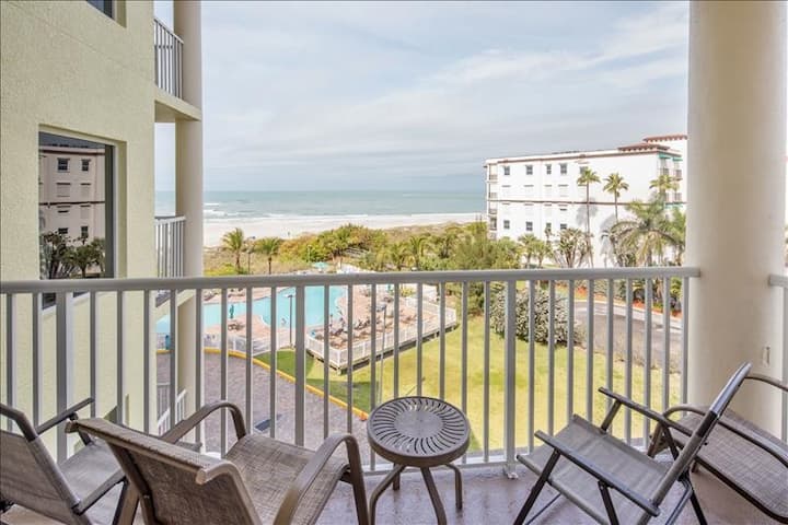Coastal Comfort & Stunning Sunsets - Treasure Island, FL