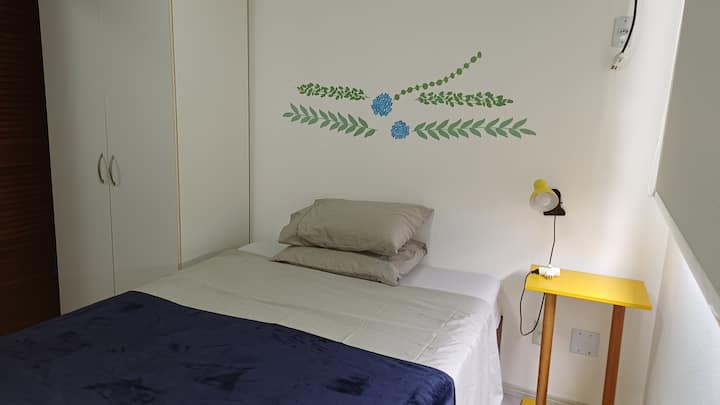 Studio/apto Com Wi-fi, Tv E Ar Na Demétrio, 870! - Porto Alegre