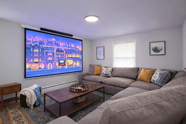 #16  *A Cozy Getaway* 4bed/3bath Home W/ Fire Pit - Bristol, CT