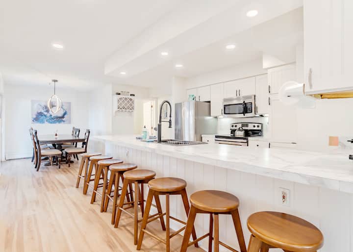 Bliss Beach House | Skydeck Ocean Views | Hot Tub - Scarborough