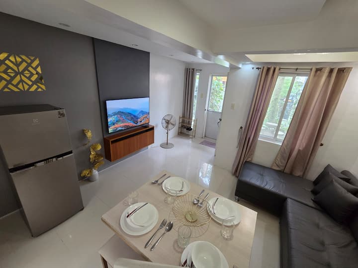 Fully Furnished 2 Storey House 2br With Netflix - Palo