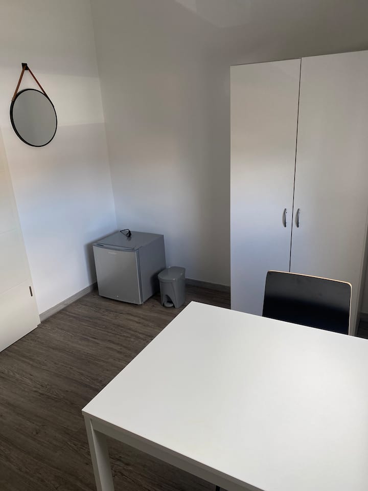 Zi.2 Gemütliches Kleines Zimmer - 다름슈타트