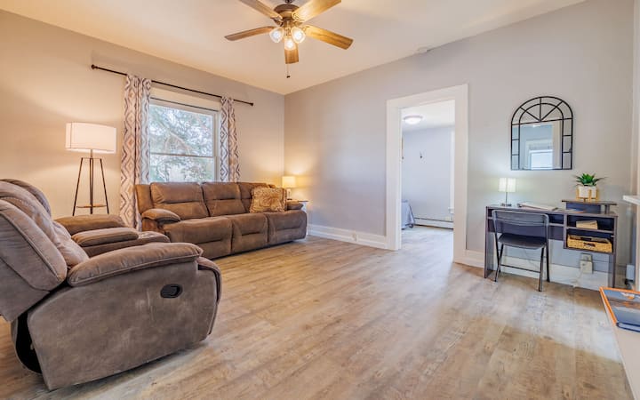 Red Door Retreat- Pet Friendly, Close To Downtown - Wyoming