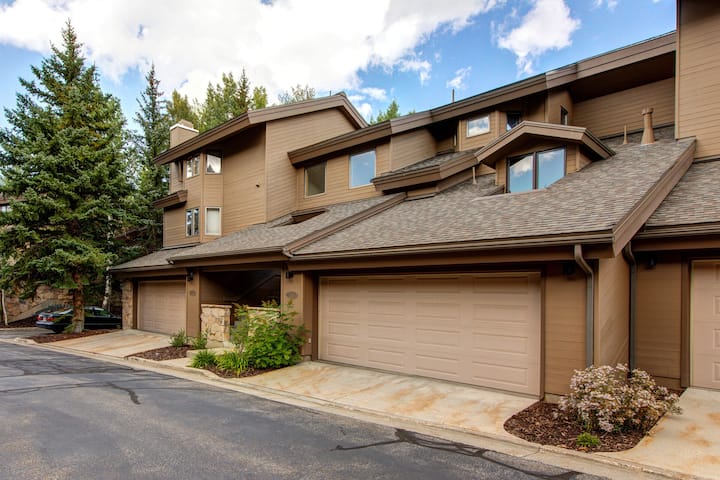 Luxury Design & Great Location! Lakeside 1755 - Park City, UT