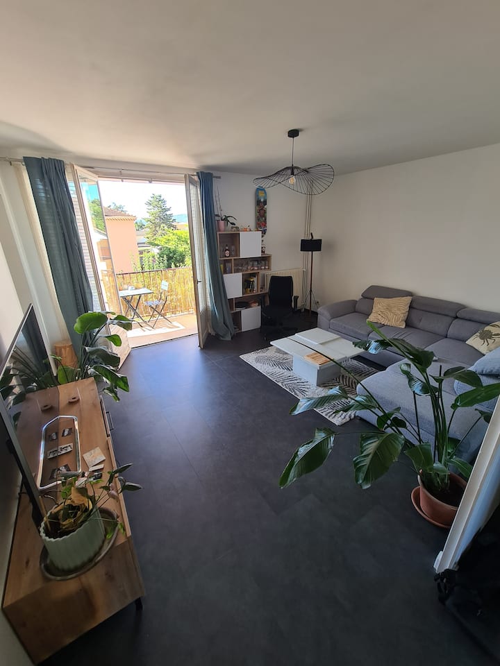 Appartement De 48m Avec Balcon. - Tain-l'Hermitage