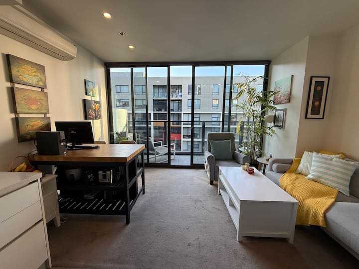 Cosy Room In A Homely Apartment In South Yarra -