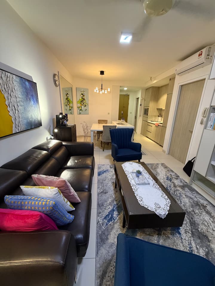 Sophisticated Urban Haven With Scenic River View - Petaling Jaya