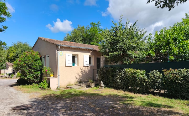 A Balazuc, Gite 4 Personnes Avec Piscine Commune - Ruoms
