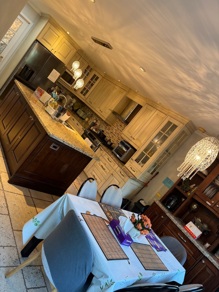 101 Clean Private Bedroom On Main Floor - Lakeshore