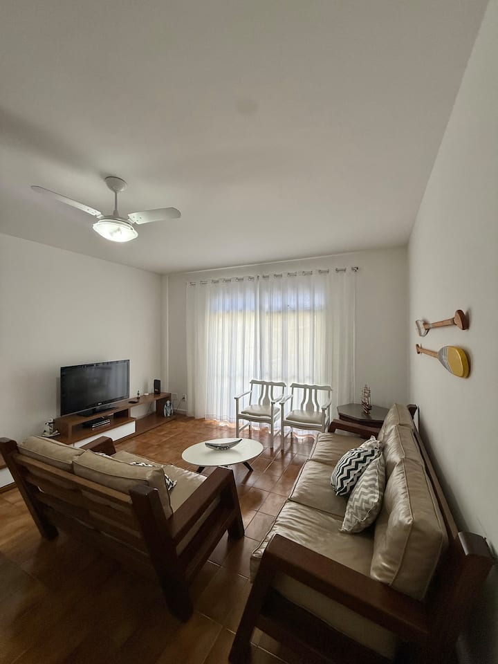 Apartamento De Frente à 50 Mts Da Praia Do Forte . - Cabo Frio