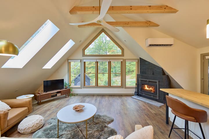 The Hygge Loft- Mid-mod Cabin On 70 Forested Acres - Vermont