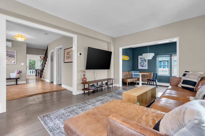 Walk To Beach | Parking | Sleeps 10 - Asbury Park, NJ