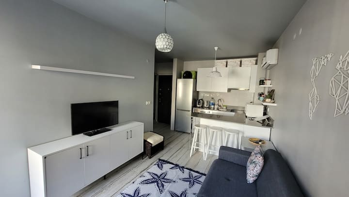 Reach Beach With 10 Steps.
Modern New Flat W/pool - İçmeler