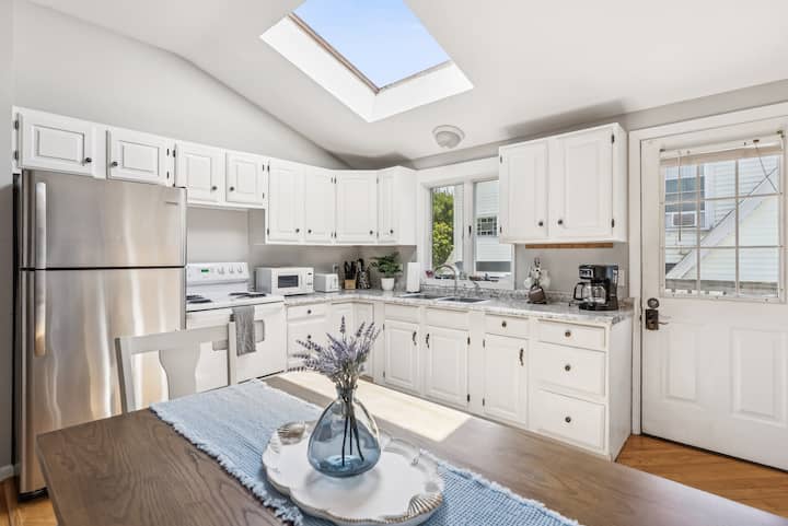 The Downtown Dory - Downtown 3 Bdrm, Pet Friendly - Portland, ME