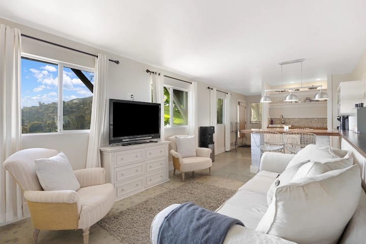New Ocean View One-bedroom Guesthouse W Terrace - Malibu, CA