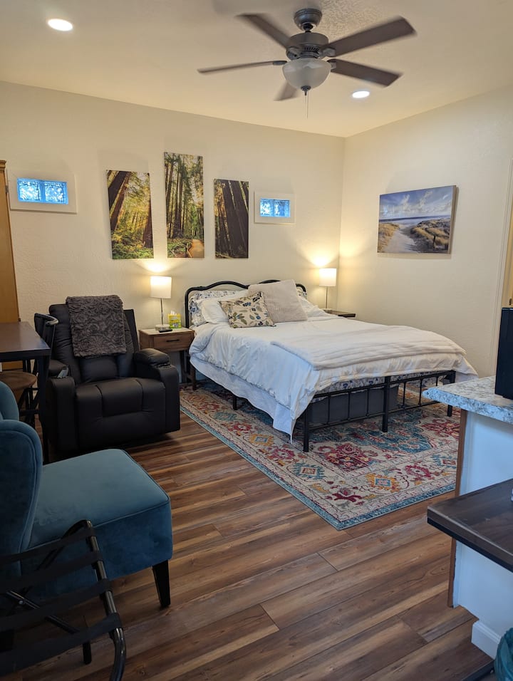 New, Spacious, Quiet, Private, Comfy Studio - Medford, OR