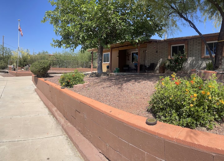 Quiet 4 Bedroom Home In Cul-de-sac Near Downtown - Casino Del Sol