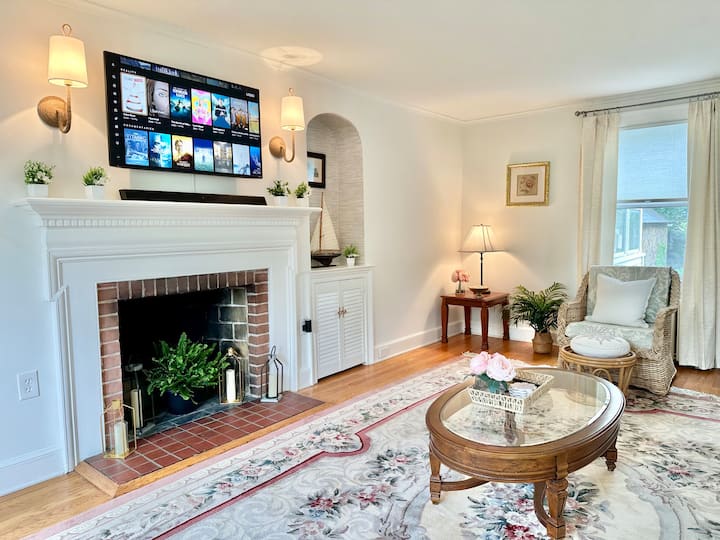 Cozy Retreat Near Beaches, Yale & Weddings - New Haven, CT