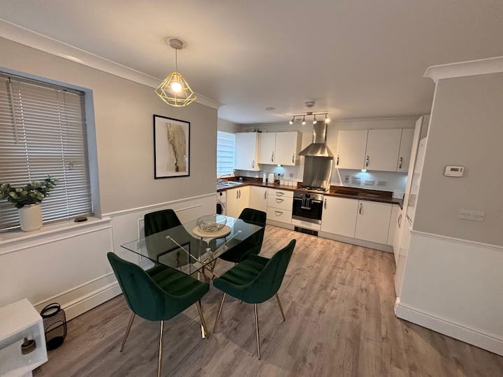 Luxury 2 Bed Apartment In Wokingham Town Centre - Bracknell