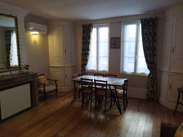 Maison De Ville Climatisée De 120m2 Avec Jardin - Châtellerault