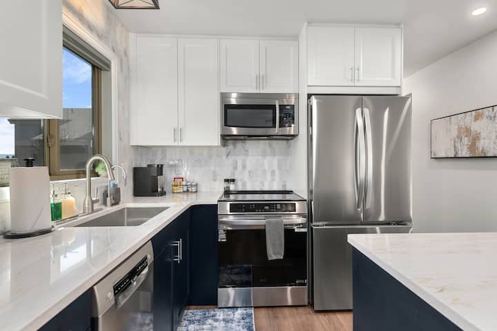 Newly Renovated! Condo On Free Bus Route + Hot Tub - Steamboat Springs