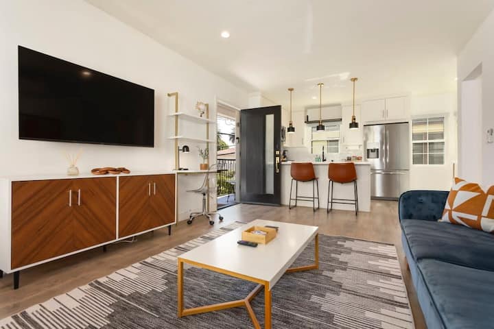 Modern Culver City Stay With Balcony & Parking - Inglewood, CA