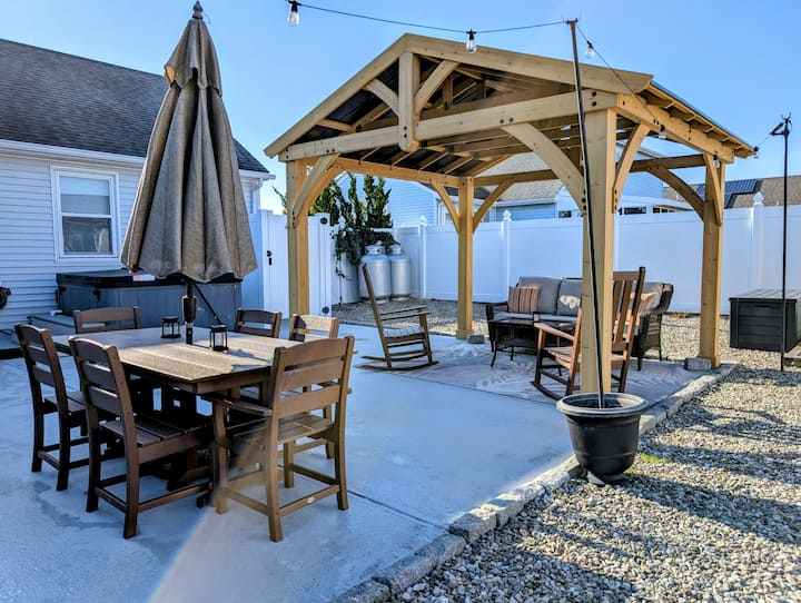 Walk To Beach, Backyard Oasis W. Hot Tub, Linens - Cape May, NJ