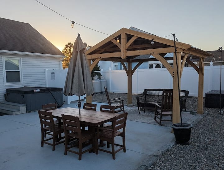 4 Bdrm, Walk To Beach, Backyard Oasis W. Hot Tub - Cape May, NJ