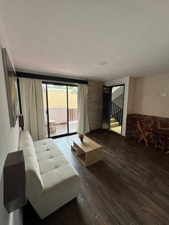 Airco/ Parking/ Wifi, Confortable Suite. Location! - Valladolid