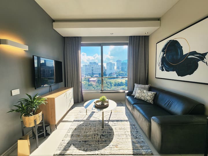 Premium Sandton Work-&-explore Pad - Johannesburg