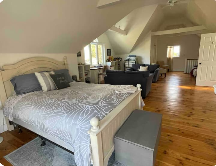 Studio Loft @ Stone Gate Farm & Sculpture Park - Tillsonburg