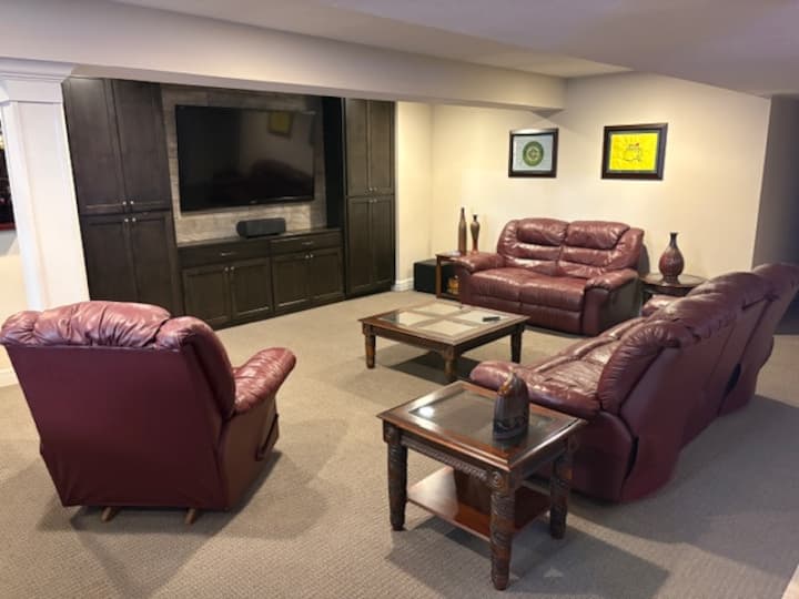 New 3-bdrm Basement With Full Kitchen - Overland Park, KS