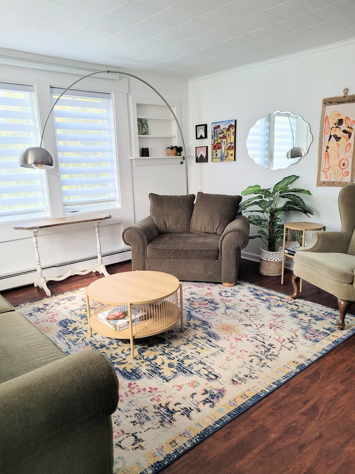 Peaceful Two Bedroom Apartment With King Bed - 聖約翰