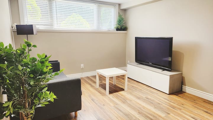 Comfy & Economical Unit - Full Kitchen/washroom - Kingston, Canada