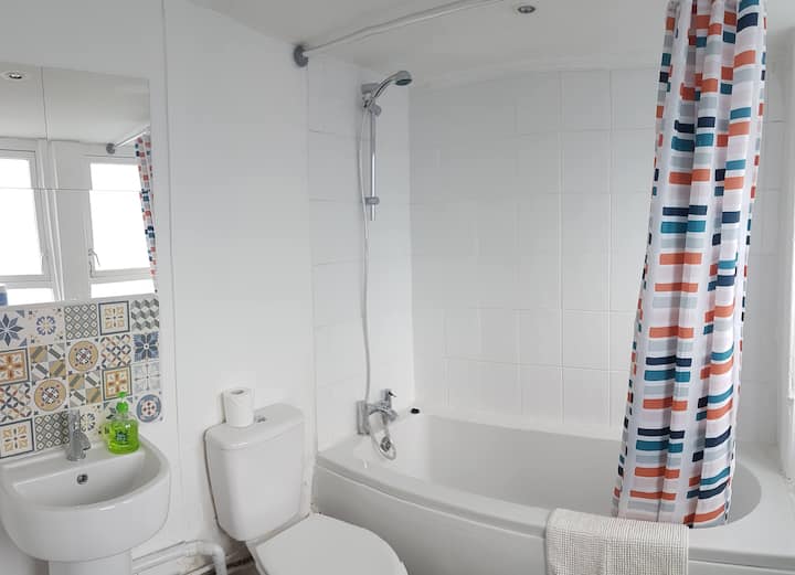 Cessnock 2nd Floor 1 Bedroom Flat - Glasgow