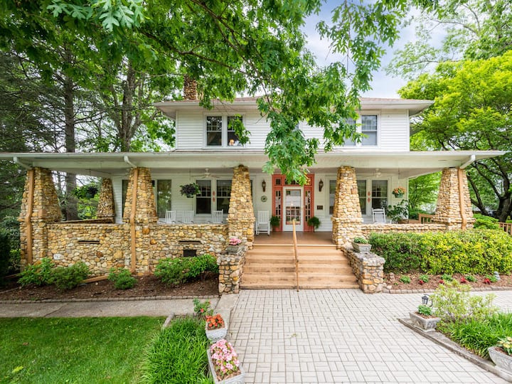 Bonnie Haven | Historic 10 Br Home In Downtown Hendersonville - Hendersonville, NC