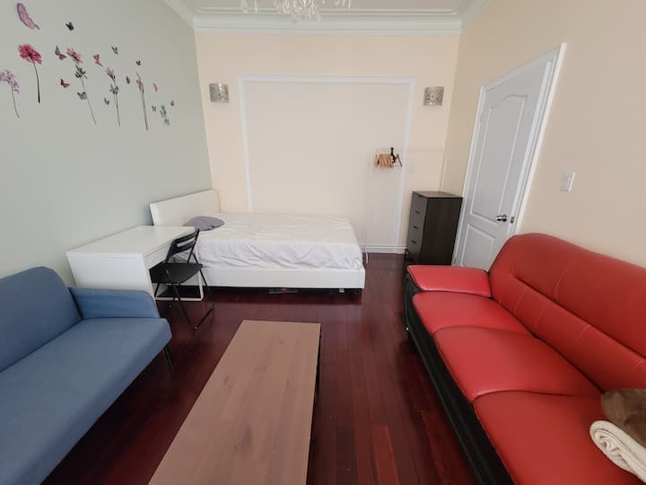 13 Bed For Large Group Celebration Event & Trips - Toronto