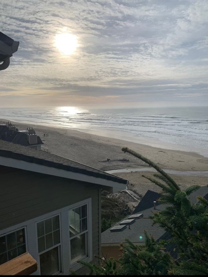 Spectacular Ocean View Condo Style Apartment - Lincoln City, OR