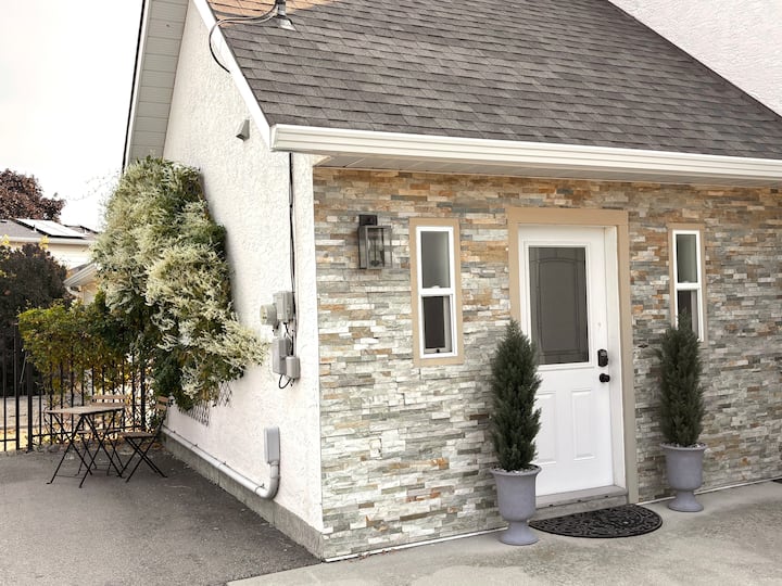 The Slow Living Villa - Peachland