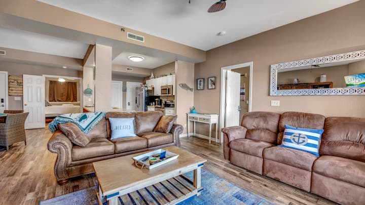 Lakeside Paradise - Lake Ozark, MO