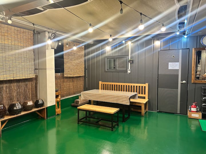 가정집같은 편안한 집입니다.
큰 테라스보유 (바베큐 파티가능)
각종 모임 가능
봉택하우스 - 원주시